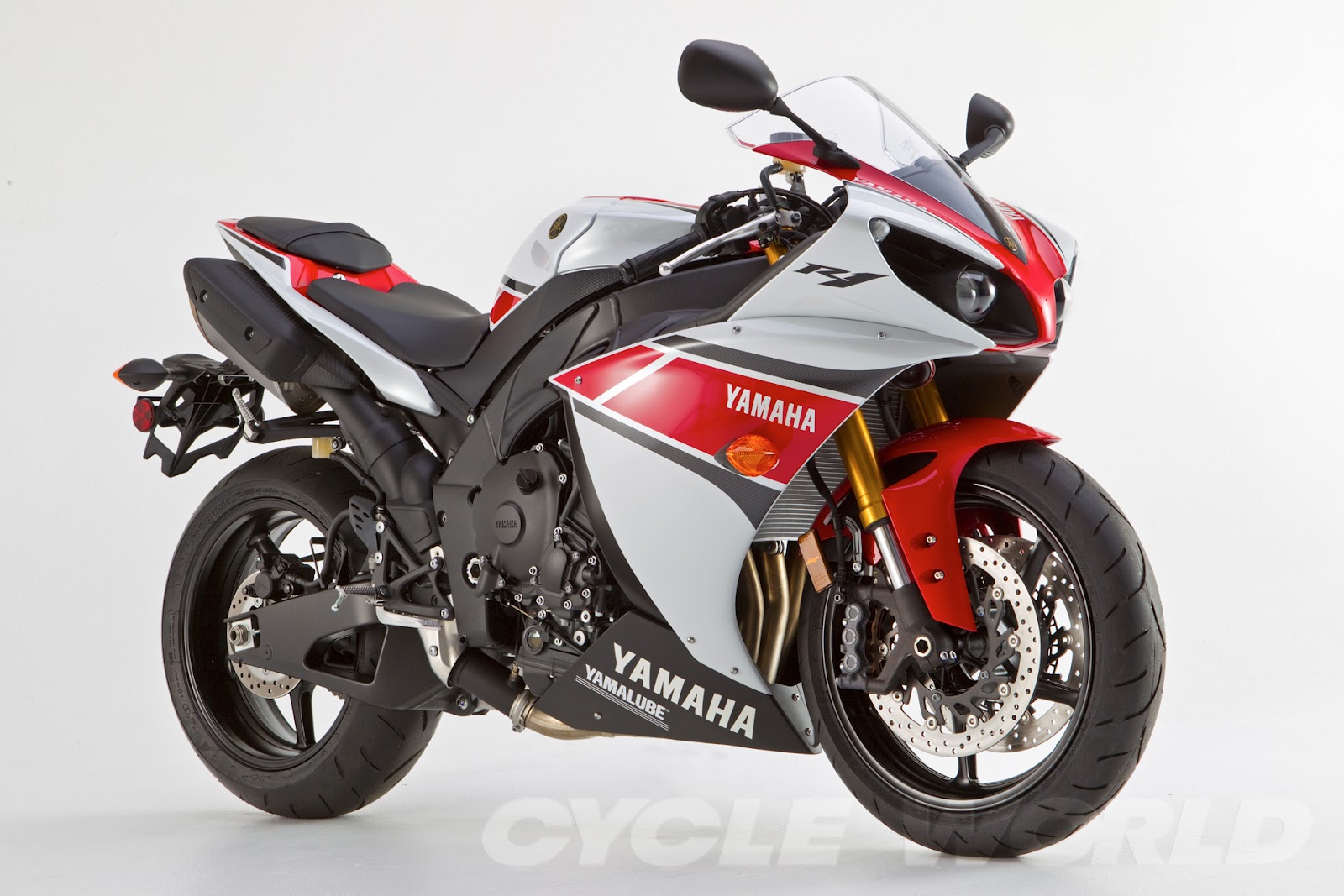 Big Bikes: Yamaha YZF R1 2012