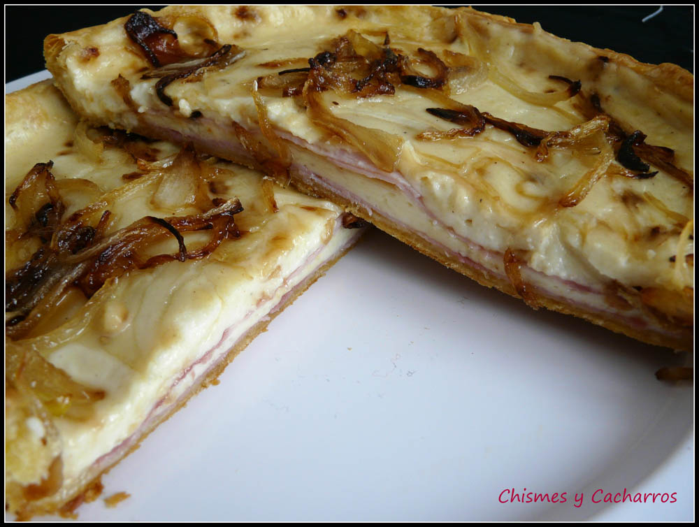 Tarta de jamón y queso con bechamel - Chismes y Cacharros