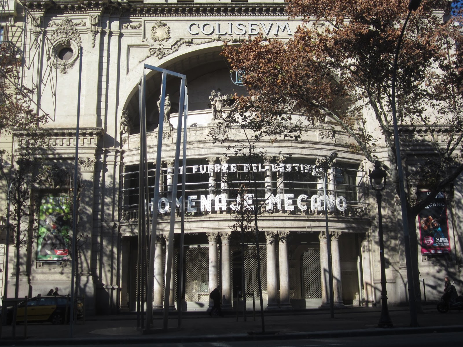 Redescubriendo Barcelona y más allá: 30/12/2015 El Coliseum I: Exterior