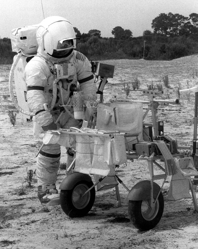 Apollo 14 Timeline: 1970/08: Prosegue la preparazione dei tre uomini di ...