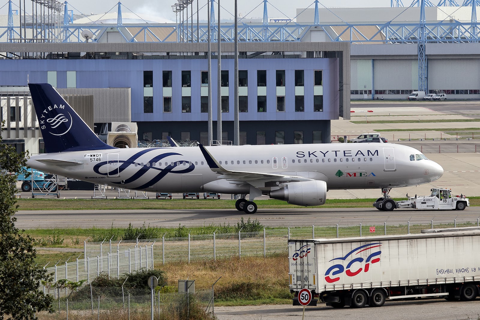 Flyingphotos Magazine News: MEA - A320-200 Sharklets - F-WWDY