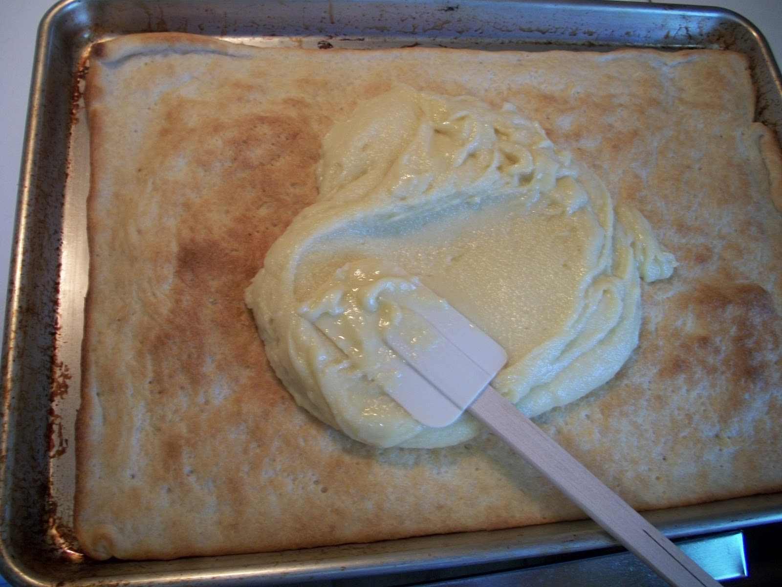 The Edible Givens: Copycat Recipe: Pizza Inn Chocolate Chip Pizza