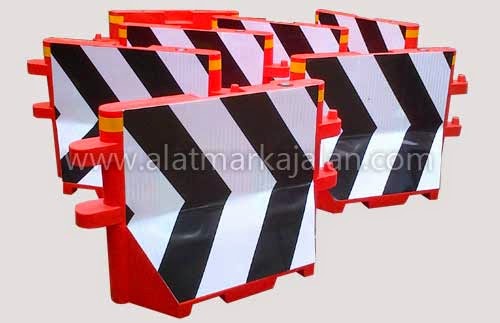 Road Barrier Chevron | Mesin / Aplikator Marka Jalan, Water Road ...