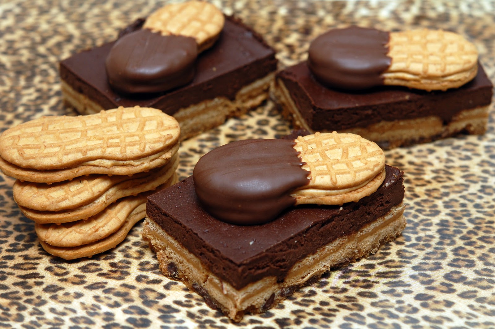 NUTTER BUTTER CHOCOLATE CHEESECAKE BARS ON A CHOCOLATE CHIP COOKIE ...