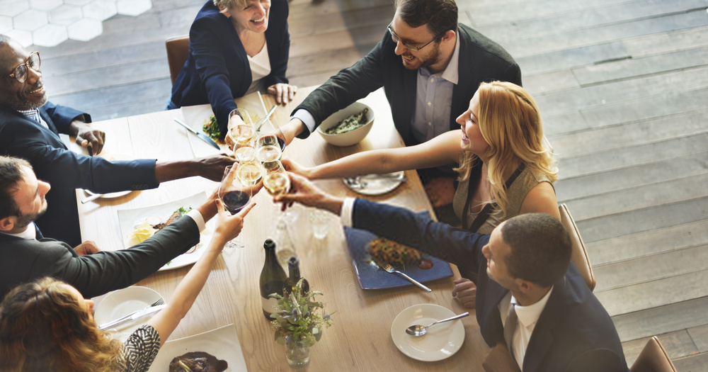 11 BENEFITS OF CORPORATE TEAM OUTINGS