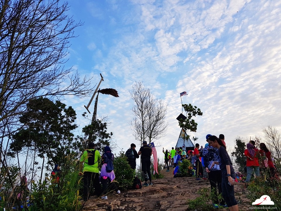 趁週末登Bukit Senaling，有日出还有云海哦！