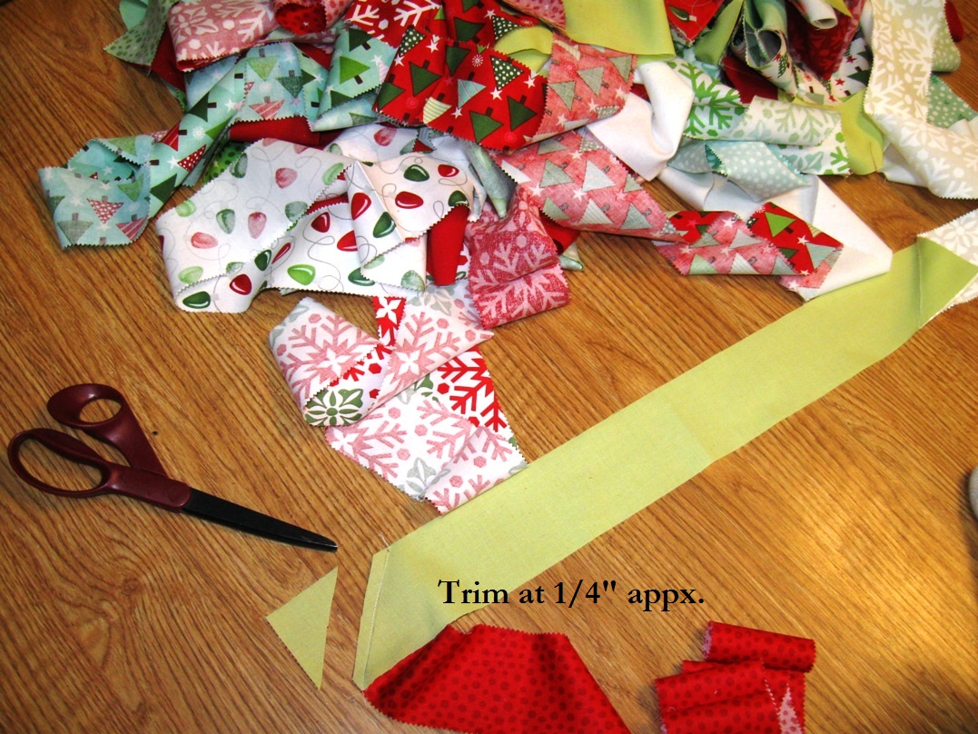 Happy Quilting: Christmas in July - Ribbons Quilt and Tutorial