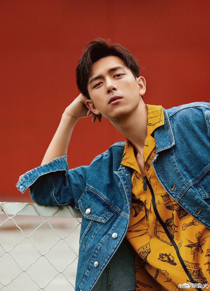 LI XIAN GETS ANGRY AT A SASAENG FOR STALKING HIM ~ weibo-talk