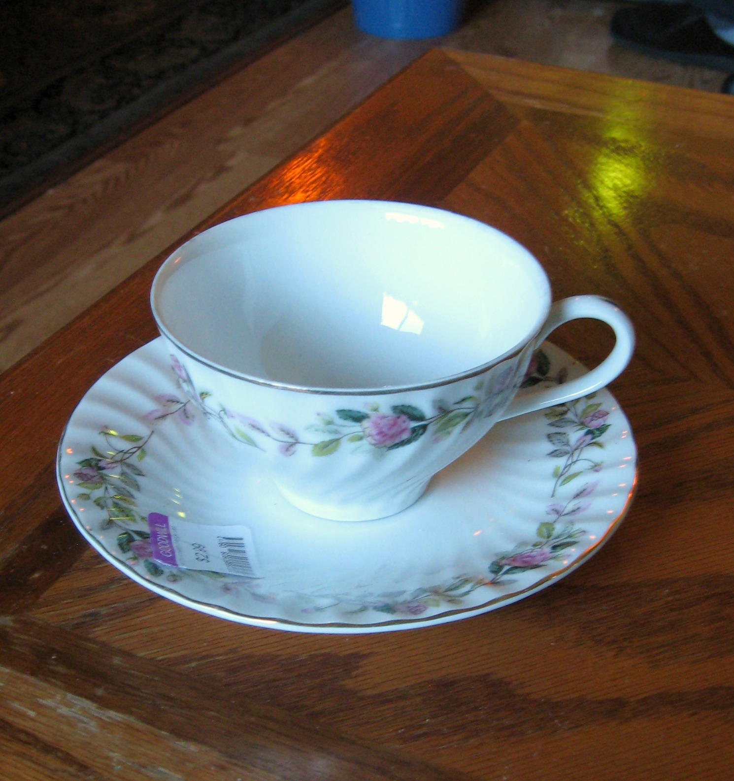 A Fish Who Likes Flowers: Not Your Average Tea Party!