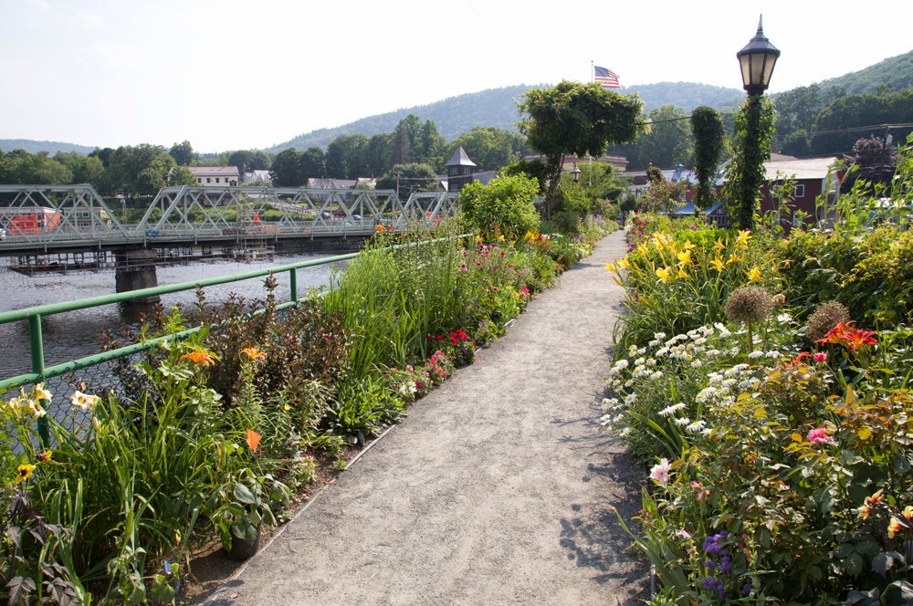 A Picture Each Day: The Bridge of Flowers