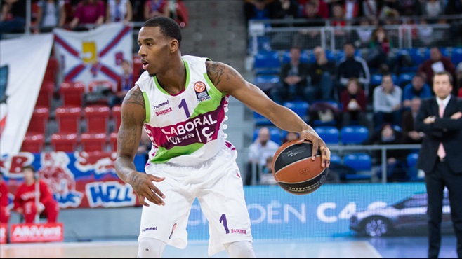 Hoop Obsession: Darius Adams has a day, Tobey making believers