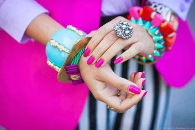 Stylish Girls with Accessories Display Pics | Awesome dp