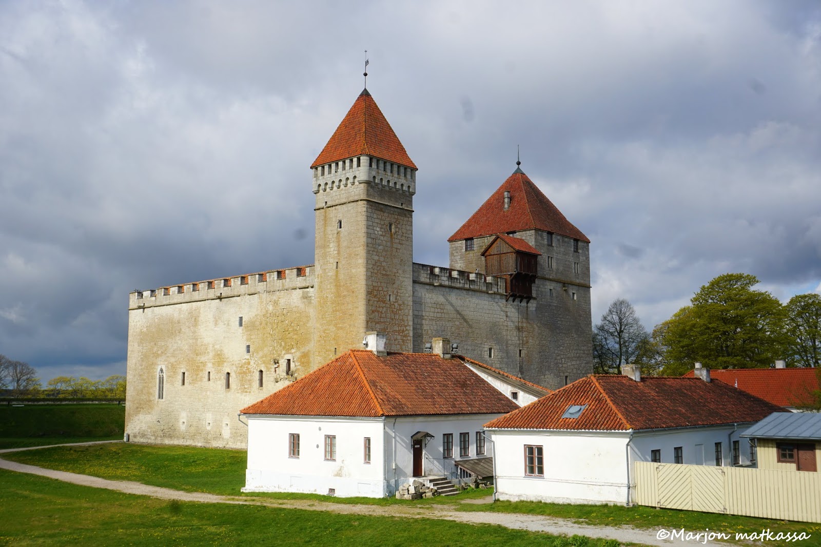 Marjon matkassa : Saarenmaa ja Muhu - Viron elämykselliset saaret