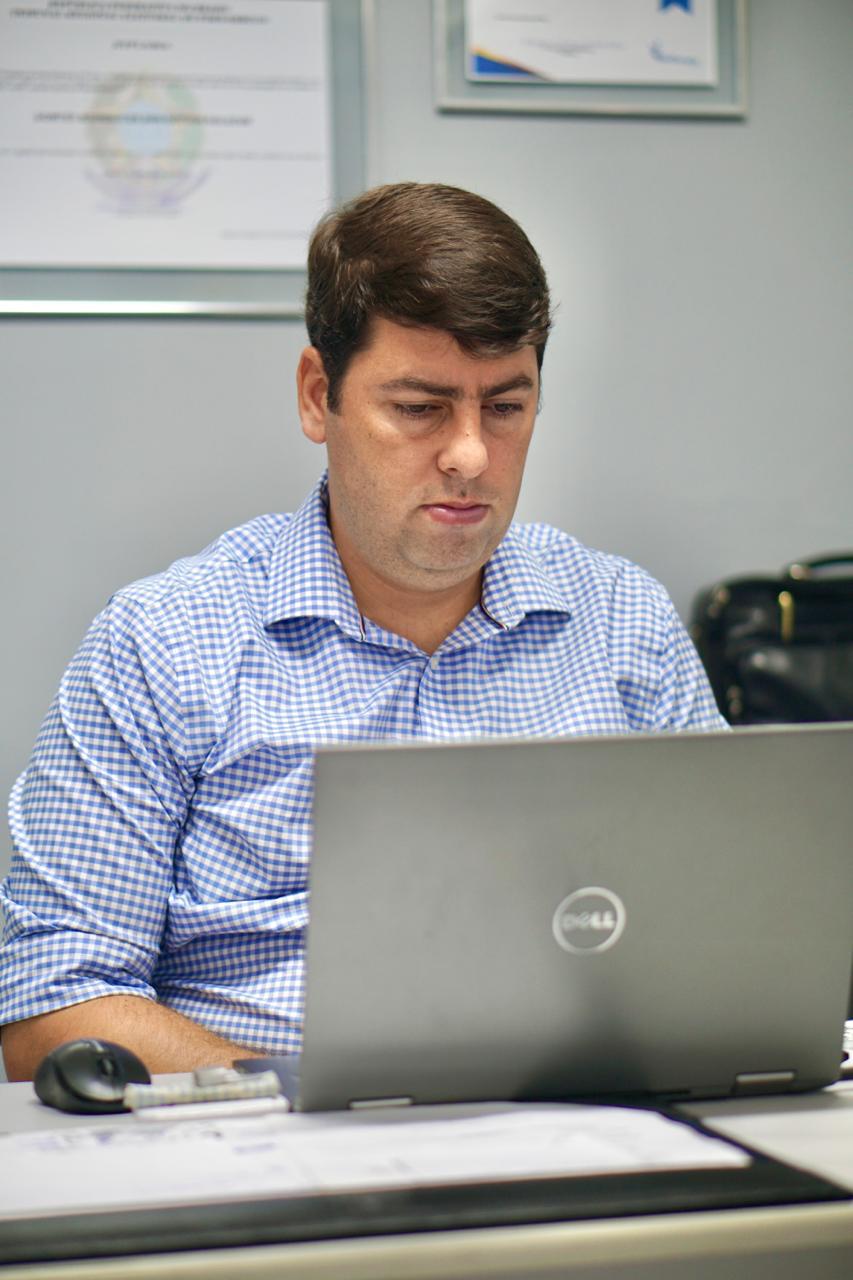 Samuel Salazar comemora aprovação que autoriza aquisição de vacinas no ...