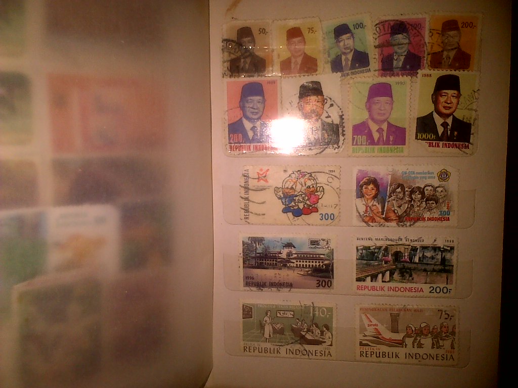 Album Filateli, Koleksi Perangko Lama yang Berharga - Dunia Qtoy