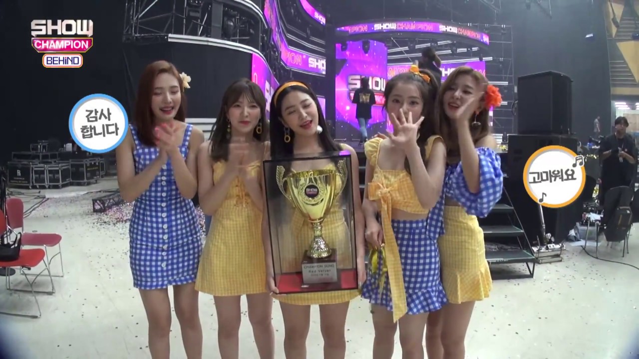 Red Velvet - Show Champion Behind