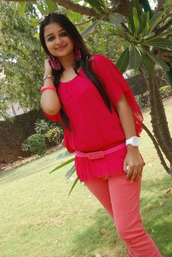 Actress Gallery: New Actress Swarna Photo Gallery