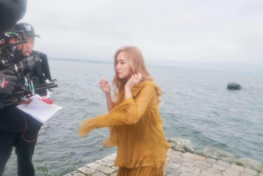 See the behind the scene pictures from Jessica's 'Wonderland' MV ...