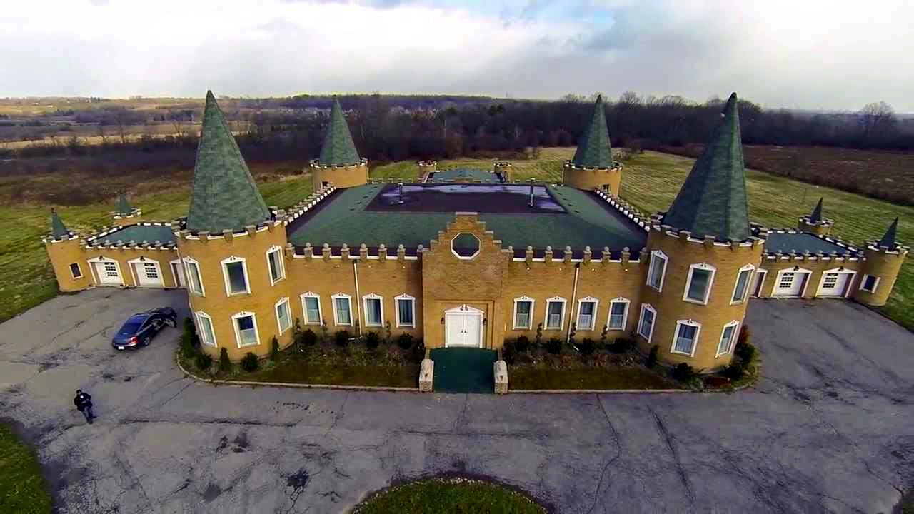 AHMADIYYA MOSQUE: Baitul Mahdi - Durham Oshawa, Ontario Canada
