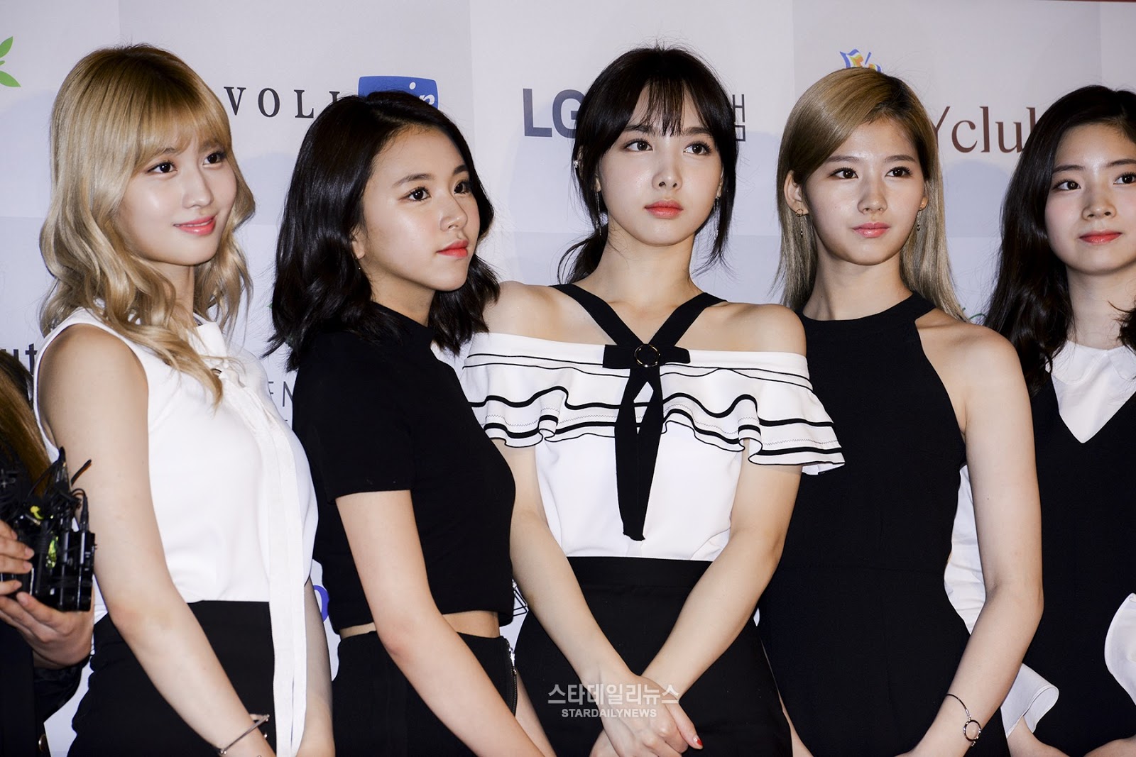 Joe's Twice Photo Blog: TWICE photo 7.11~20 and STRIKEZON Making video