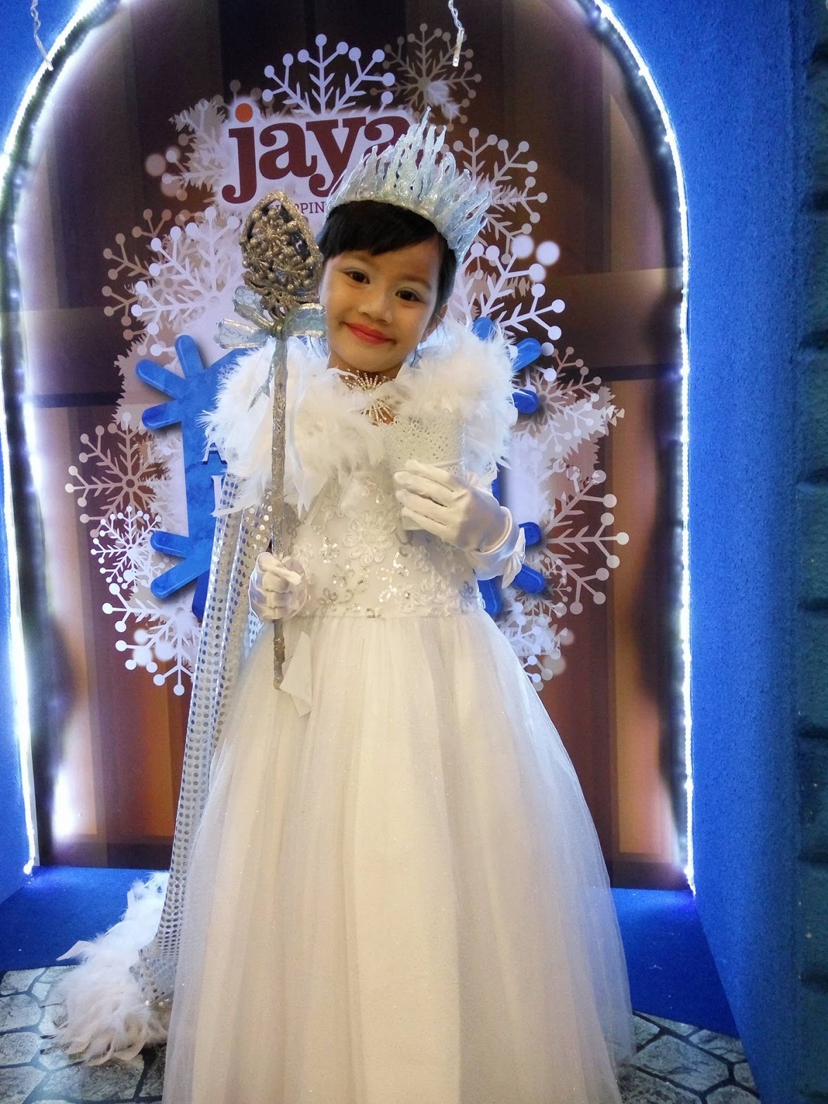 My CrAp ShEEt: How I Created The Ice Queen Look For My Daughter