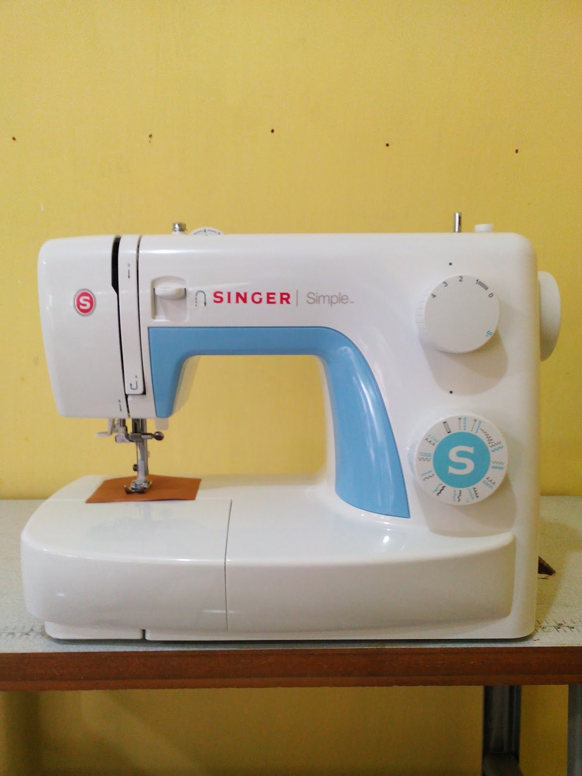 Mesin jahit SINGER portable listrik: Mesin jahit singer portable listrik