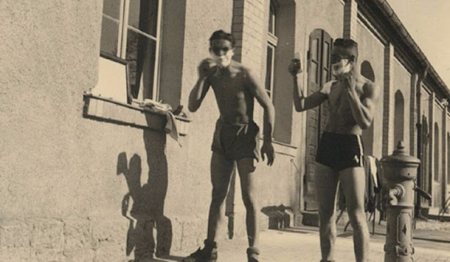 Keep It Clean! 22 Intimate Vintage Snapshots of World War II Soldiers ...