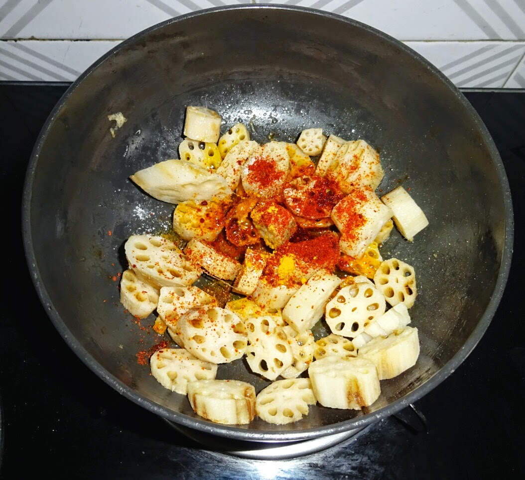 Veg Indian Good Food Recipes..: Kamal kakdi Pakoda | Bhee pakoda ...