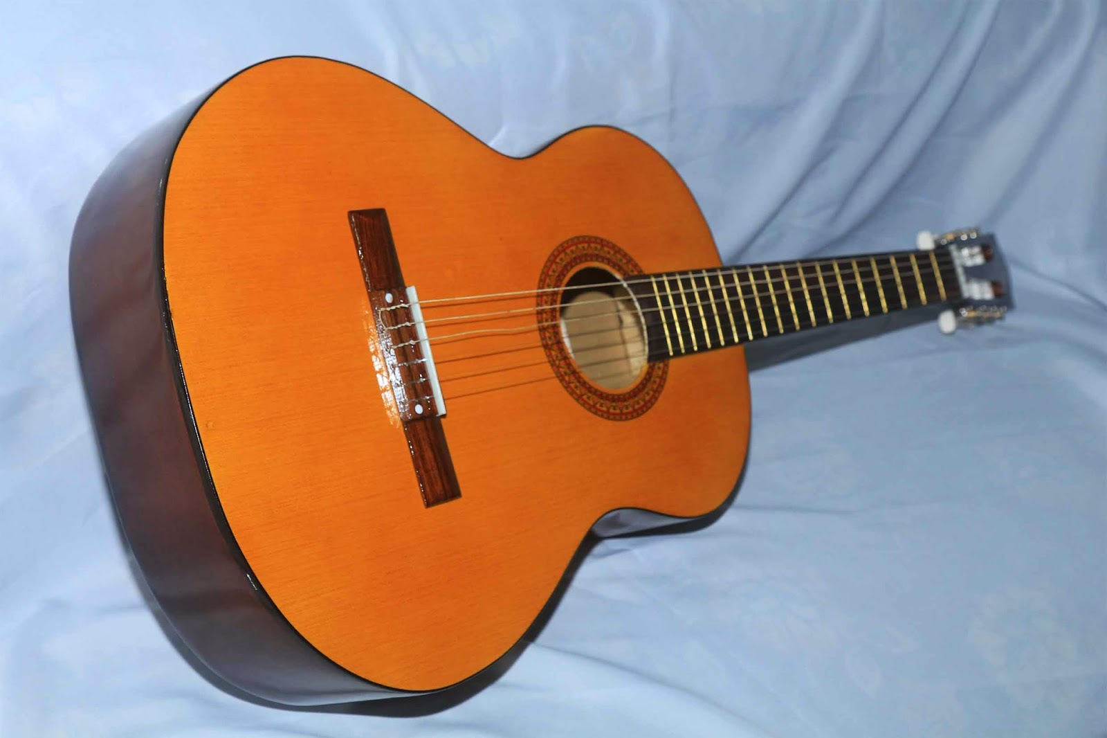 Pengrajin Gitar Akustik dan Elektrik Custom dan Suplayer Gitar ...