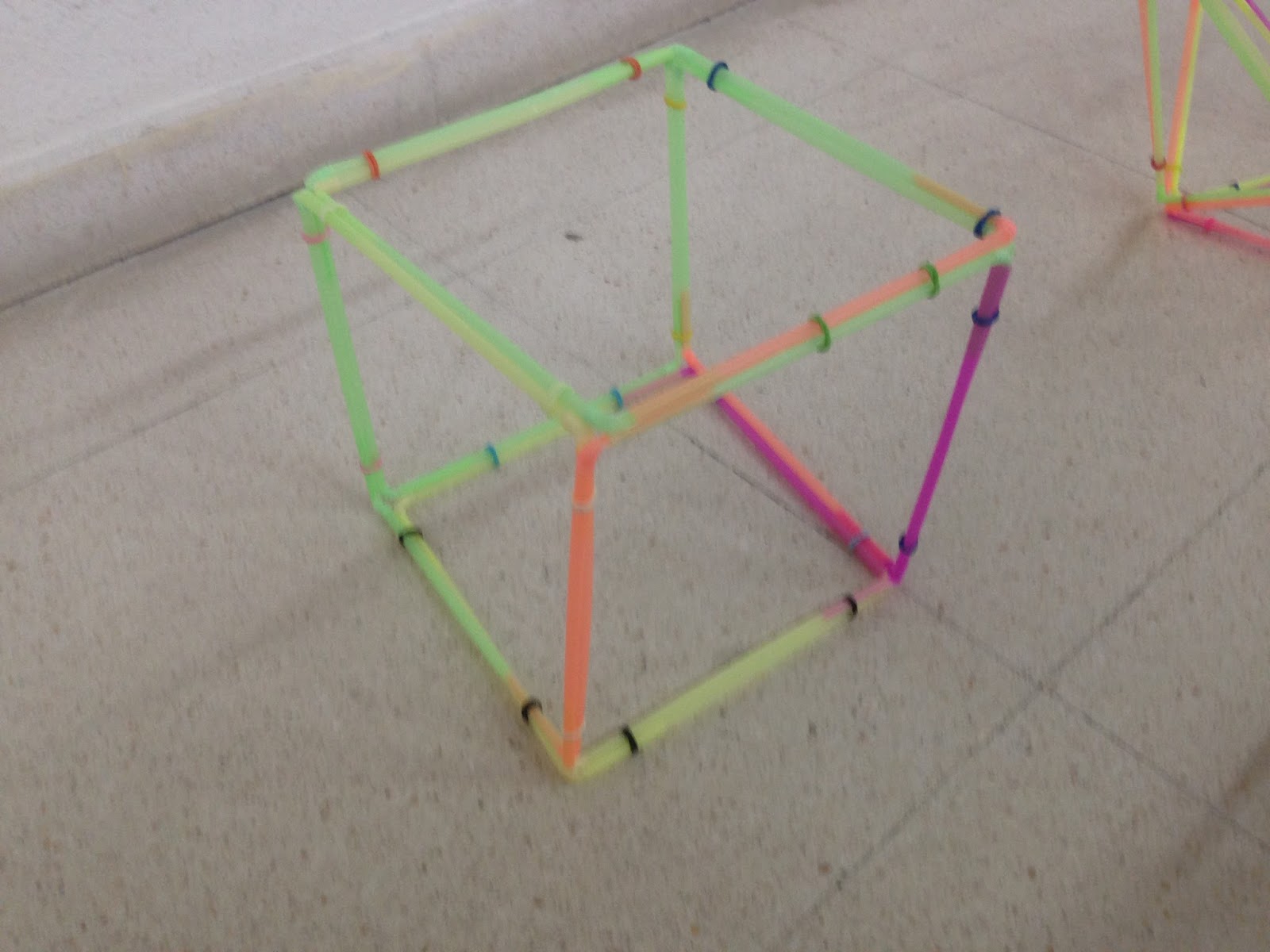 PLÁSTICA EN EL VALLE: POLIEDROS