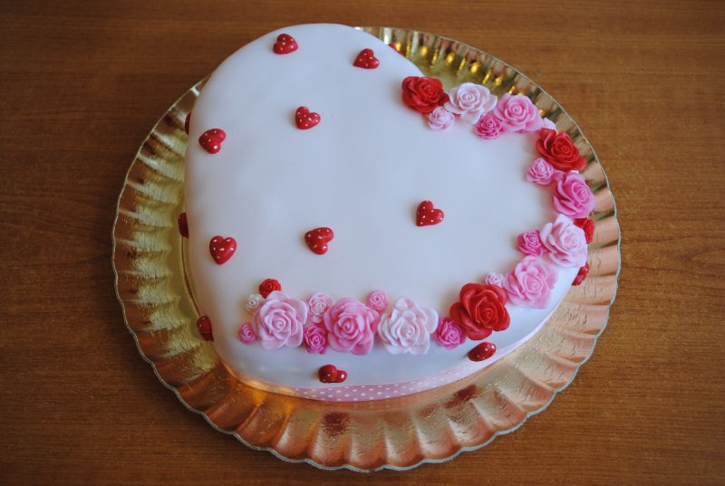 Gastronomia, o arta: Tort în formă de inimă, pentru Valentine's Day