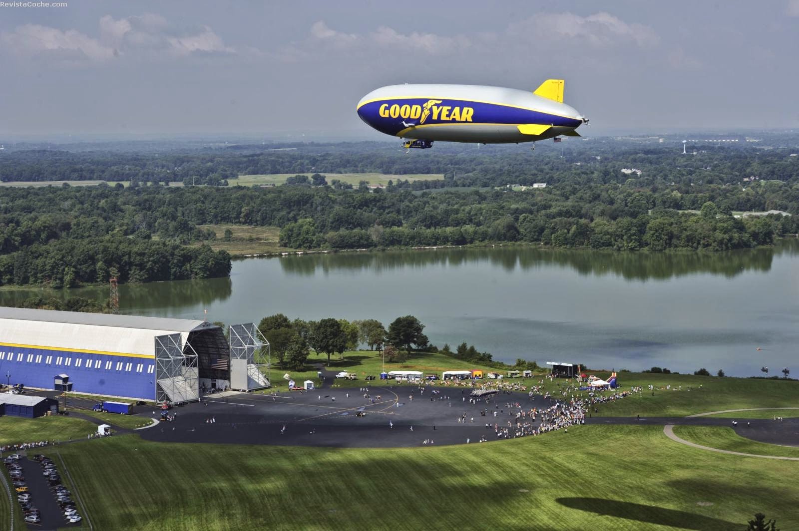 Revista Coche: Vuelo inaugural del dirigible de Goodyear