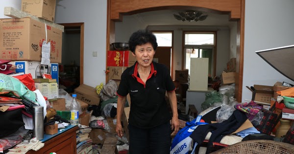 Cảm động khi về hưu vẫn đi nhặt phế liệu giúp nhiều học sinh khó khăn ...