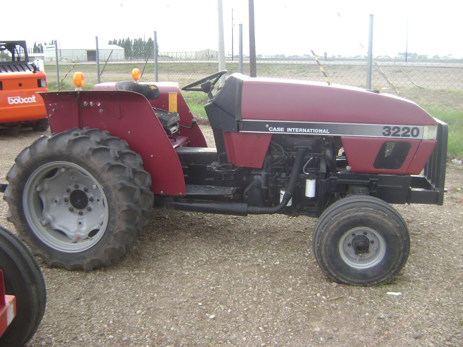 MAQUINARIA AGRICOLA INDUSTRIAL: Tractor Case International 3220 $10,000 ...