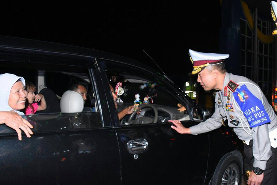 Kakorlantas Polri Pastikan Langsung Arus Balik Libur Lebaran di Gerbang Tol Cikarang - NTMC ...