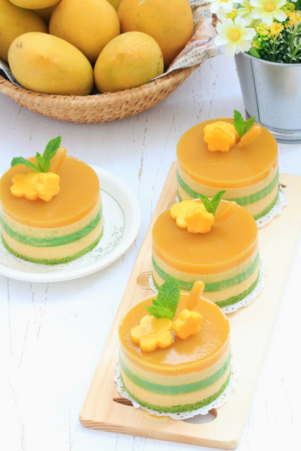 Mango-matcha mini cheesecakes