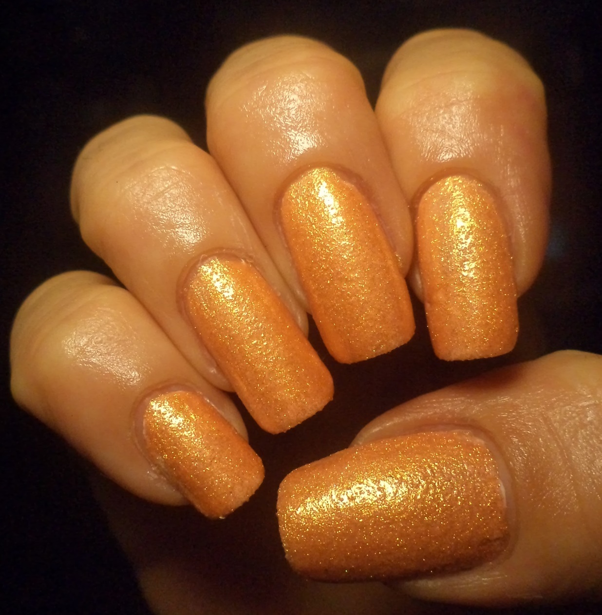 simple nails: 2493 liquid sand, golden nails by BPS