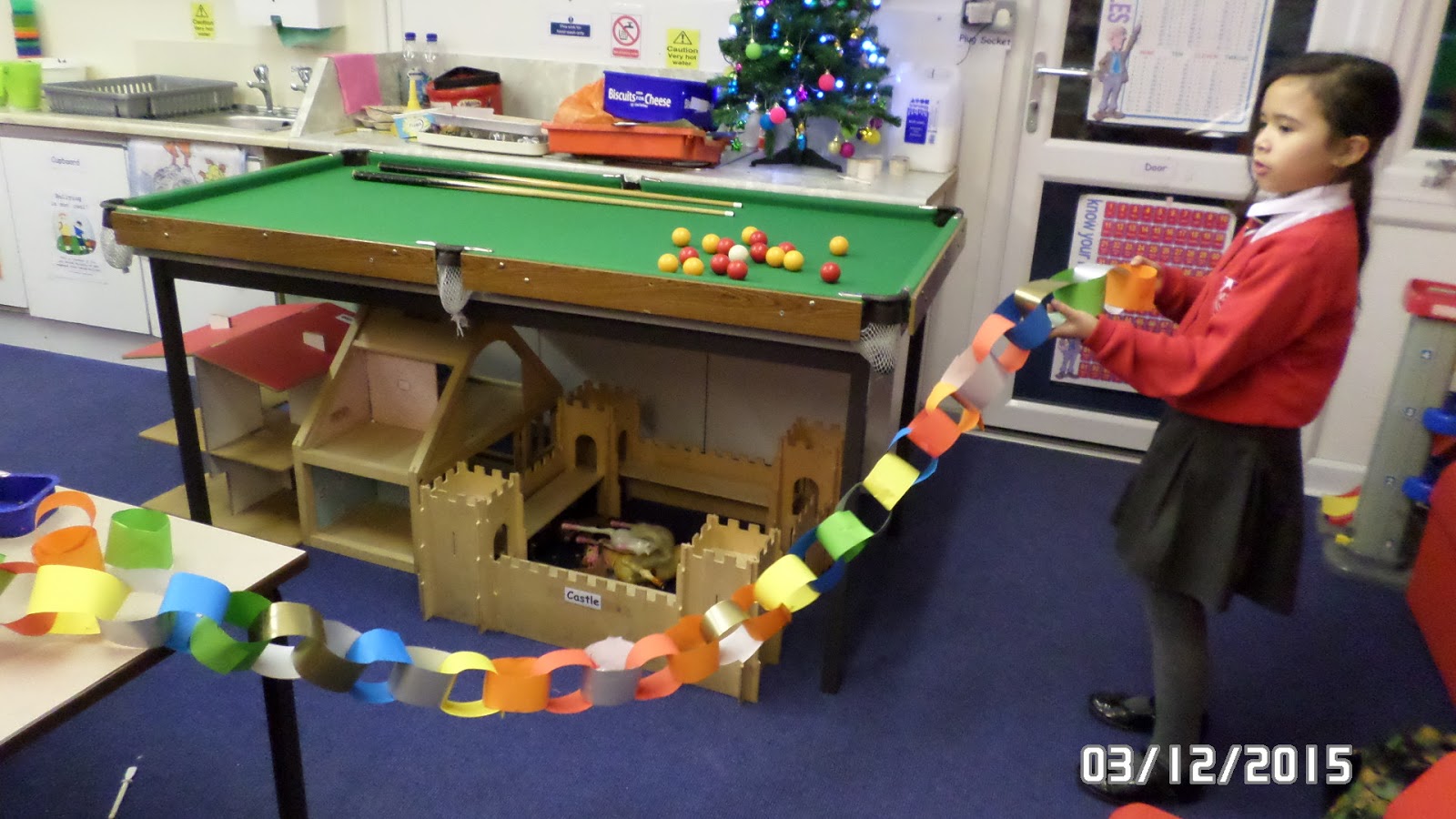 Moor Hall Primary School: Moorhens Paper Chain Race