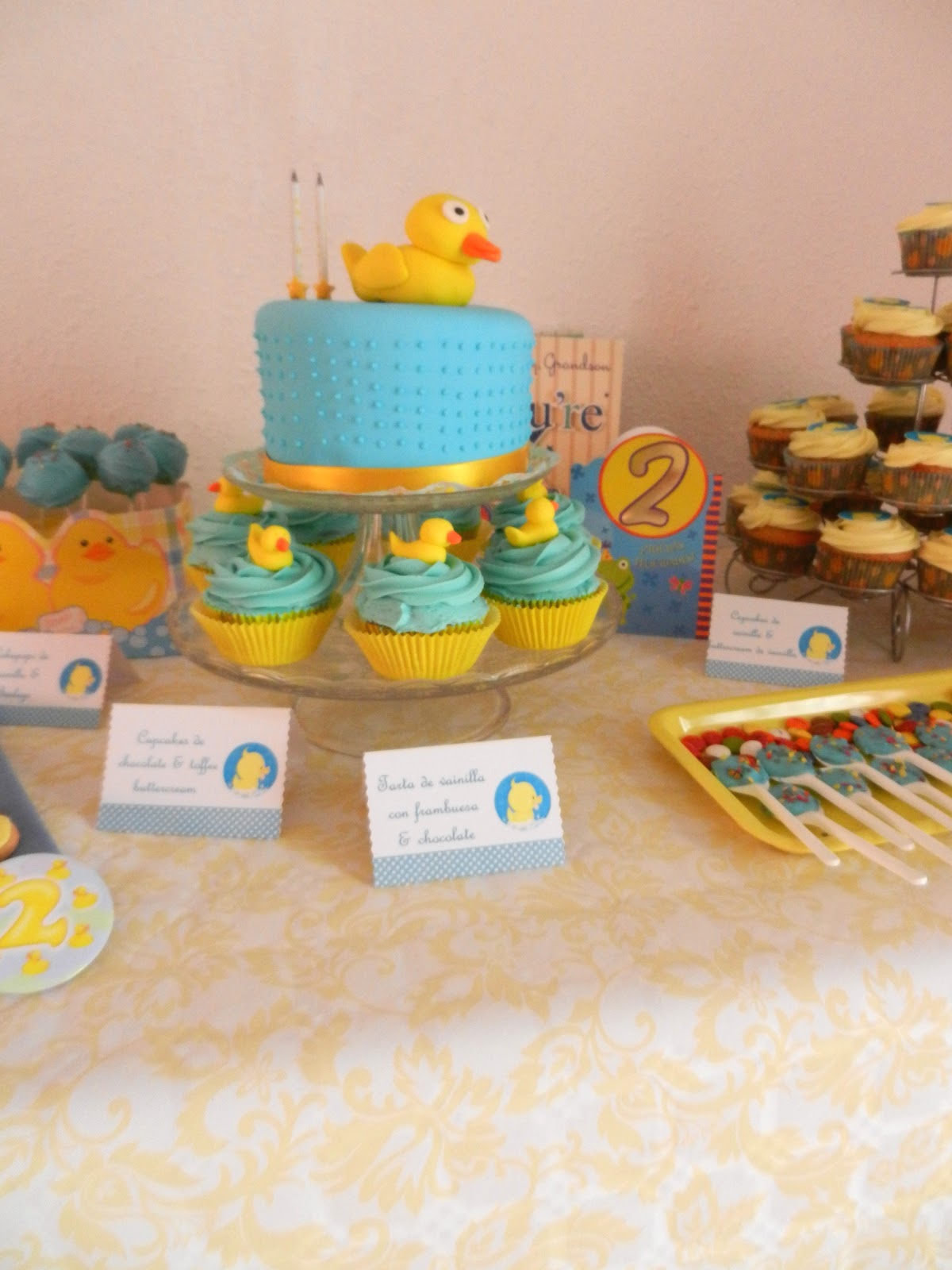 Los Dulces de Victoria: Rubber Ducky Sweet Table: Roberto Cumple 2 Añitos