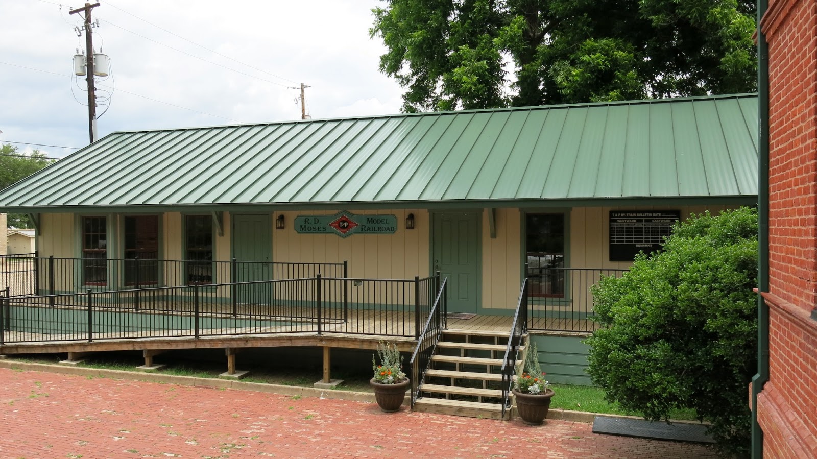 Geared Steam: R.D.Moses Model Railroad Layout-Jefferson Texas