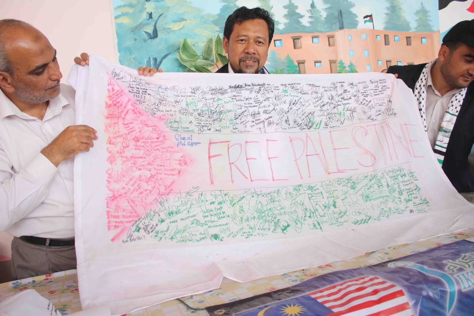 MISI-MISI AQSA2GAZA: Bendera Simbol Sokongan Warga UTM & Rakyat ...