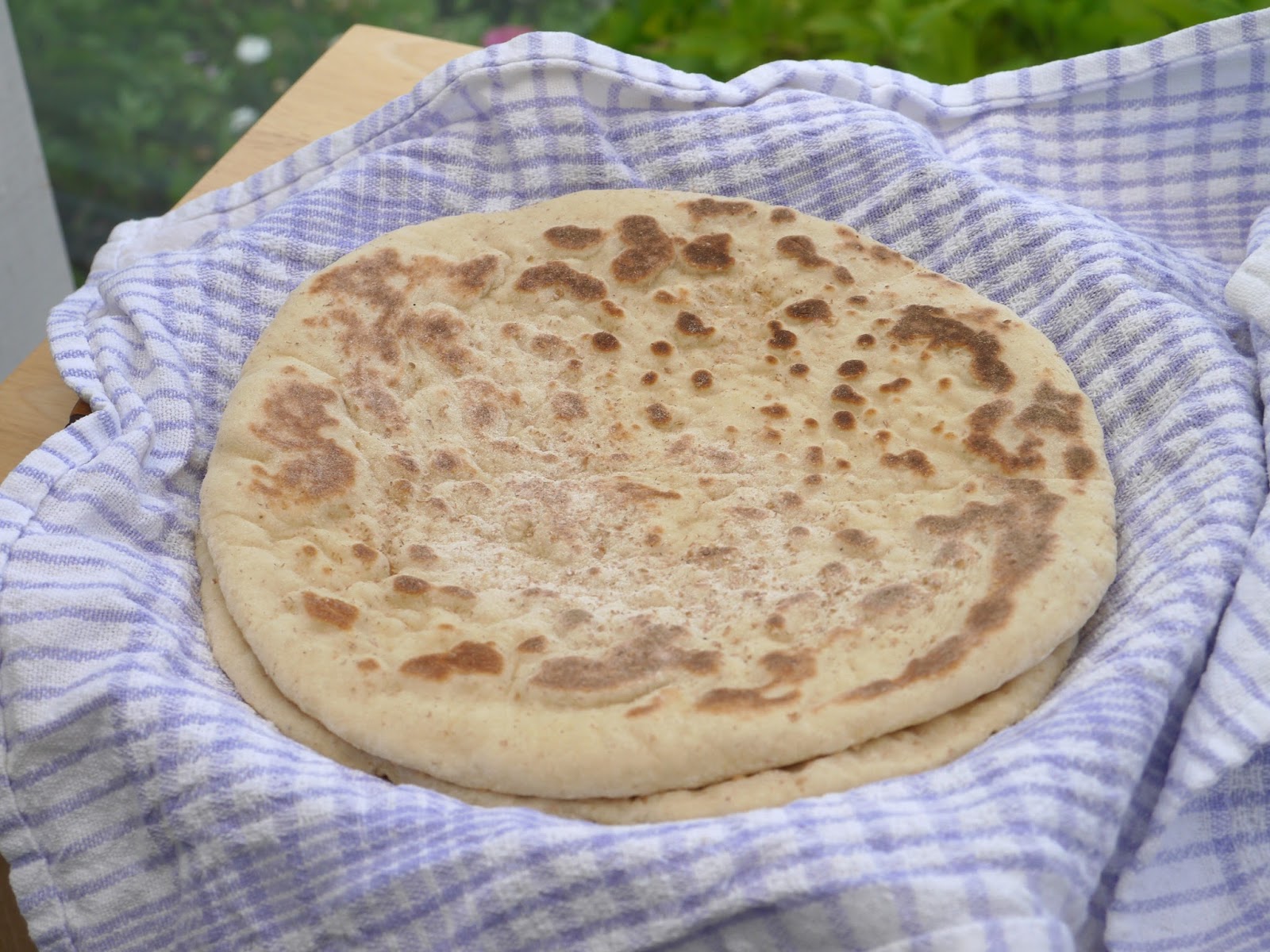 This Muslim Girl Bakes: Really Soft Naan Bread.