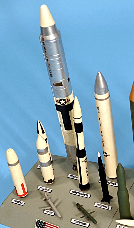 DEADLY MISSILE ARSENAL: 1:144 SCALE COLD WAR NUCLEAR KILLERS FROM ...