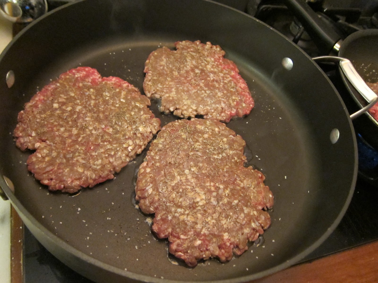milk and blackberries: Juicy, Thin, Stove-Top Burgers