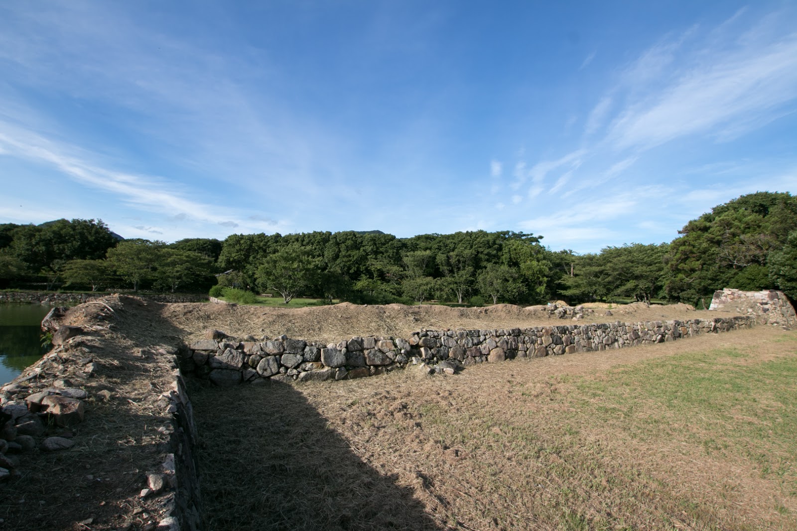 Hagi Castle -Beautiful combination of mountain, sea and stone walls ...