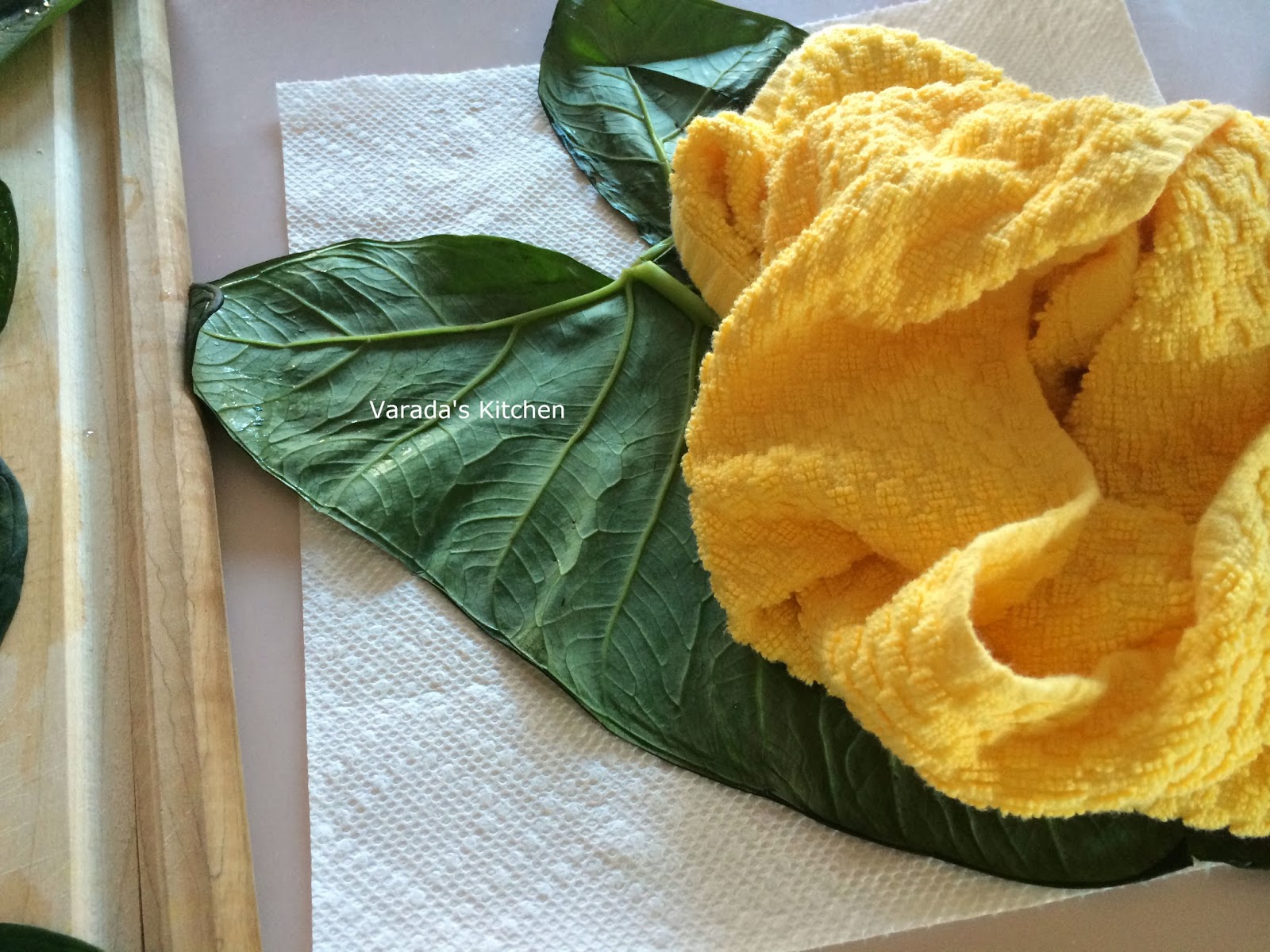 Aluchi wadi (Alu wadi / Arabi leaf cutlets / patra)