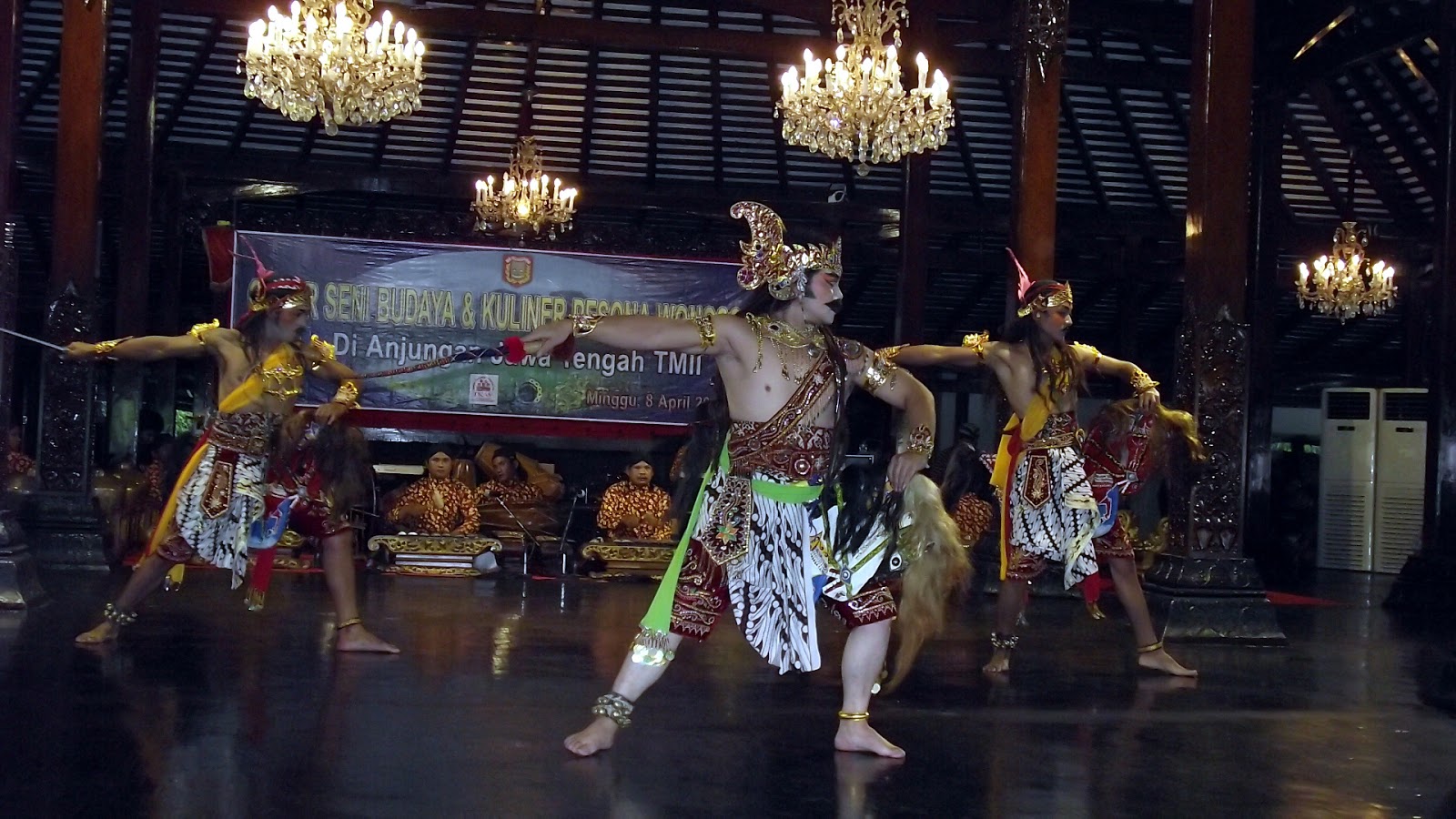 seni budaya & tokoh karakter: Tokoh Wayang Raksasa Yang Berbudi Luhur