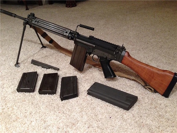 WARFARE Blog: FN FAL: “O Braço Direito do Mundo Livre”