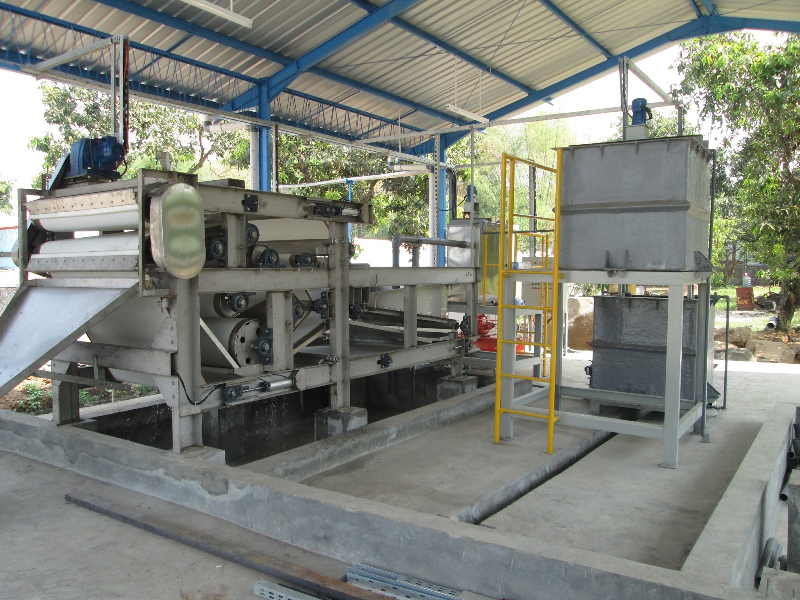 BELT PRESS MACHINE