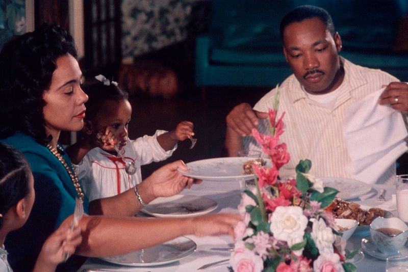 Beautiful Photos Of Martin Luther King Jr At Home With His Wife And beautiful-photos-of-martin-luther-king-jr-at-home-with-his-wife-and